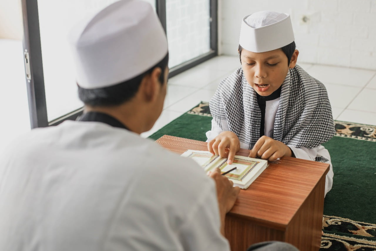 How to Become a Quran Teacher: The [Ultimate] Guide - Hafizon Academy